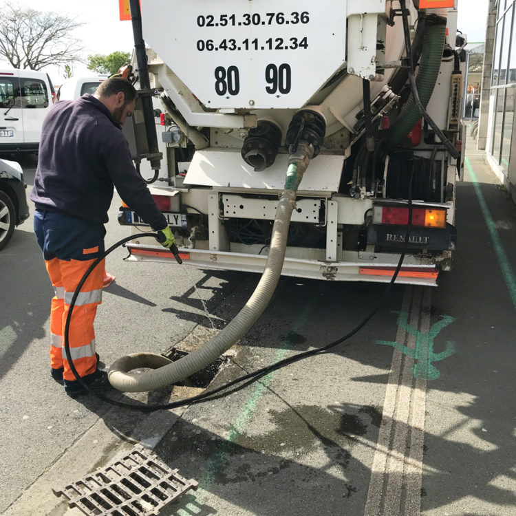 Curage - Guyonnet TP Terrassement Démolition Travaux Publics à Nalliers